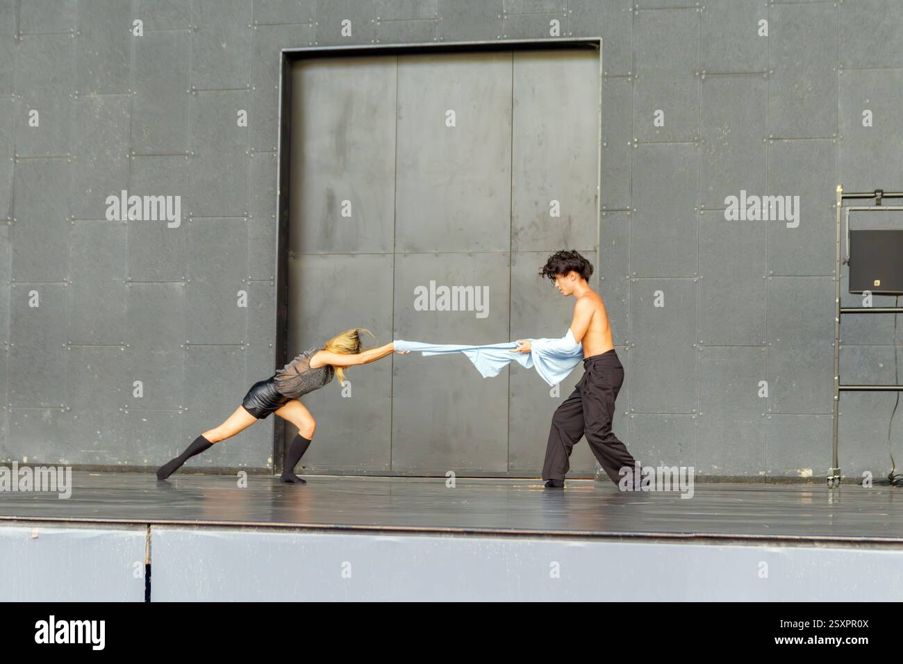 Reflet: Hip-Hop Dance Show with Shihya Peng and Xuan Le. Amphitheatre Claude Nougaro ...