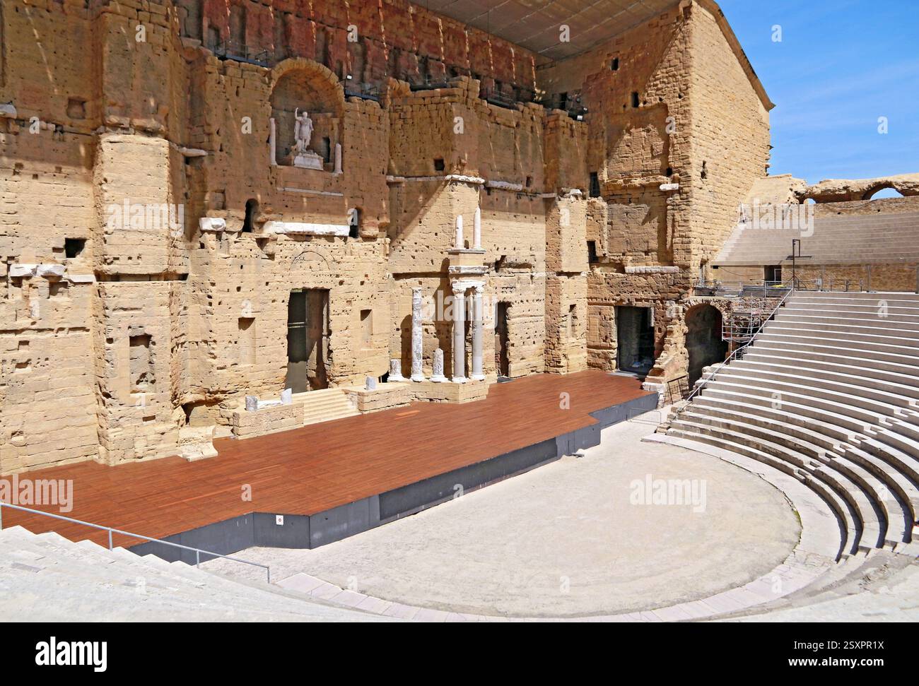Overview of the Orange Roman Theater in its surroundings Stock Photo ...