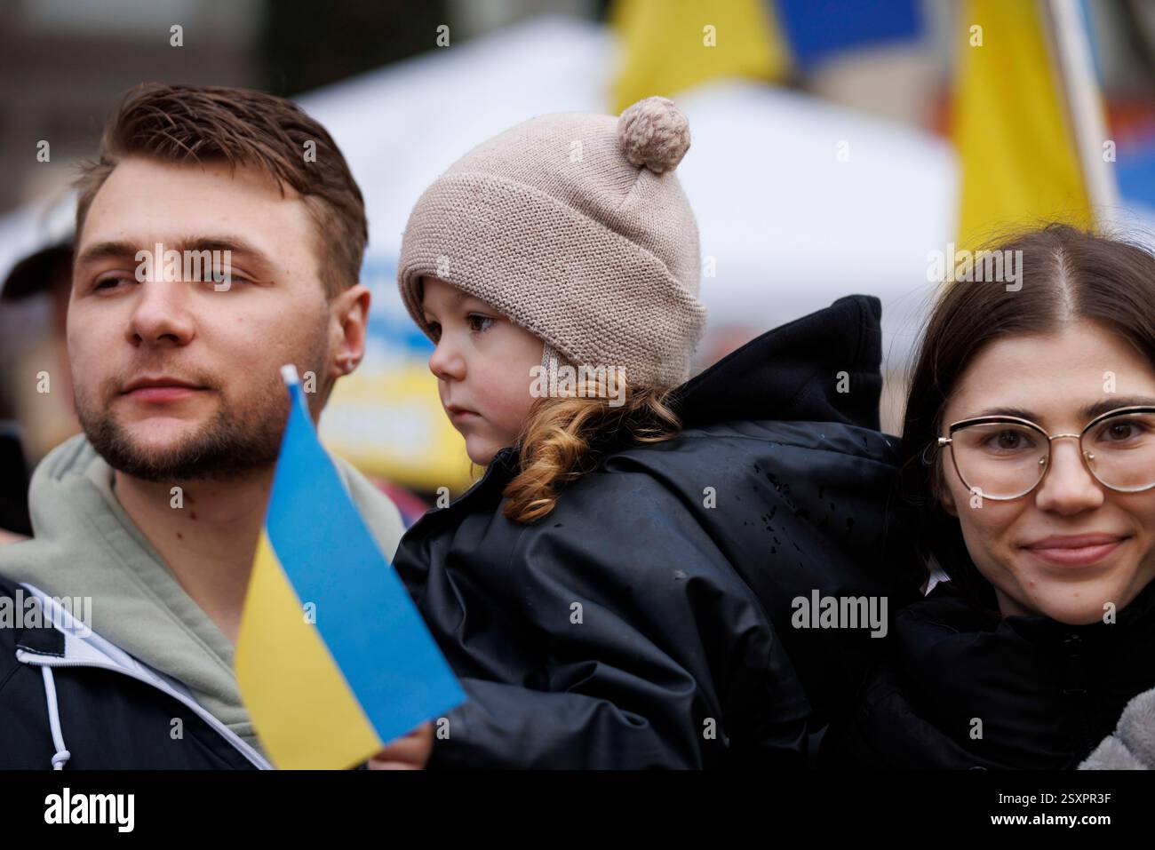 Several hundred people supporting the Portland, Oregon Ukraine ...