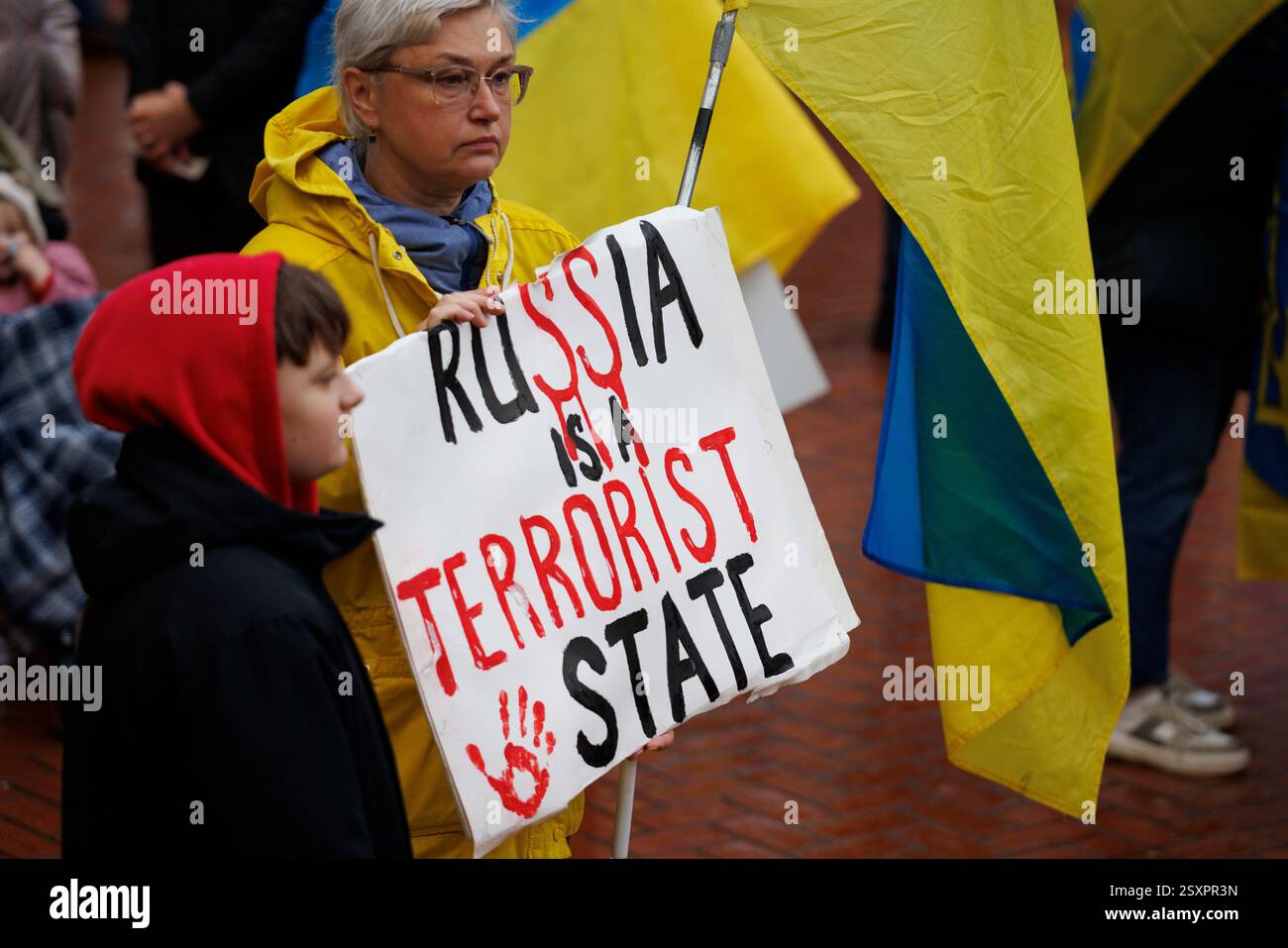 Several hundred people supporting the Portland, Oregon Ukraine ...