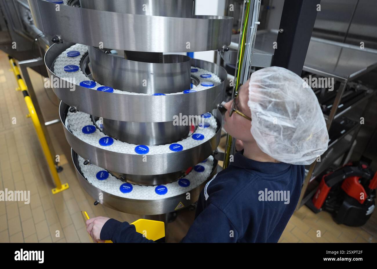 Hamburg, Germany. 25th Feb, 2025. Christina Janssen, Junior Process ...