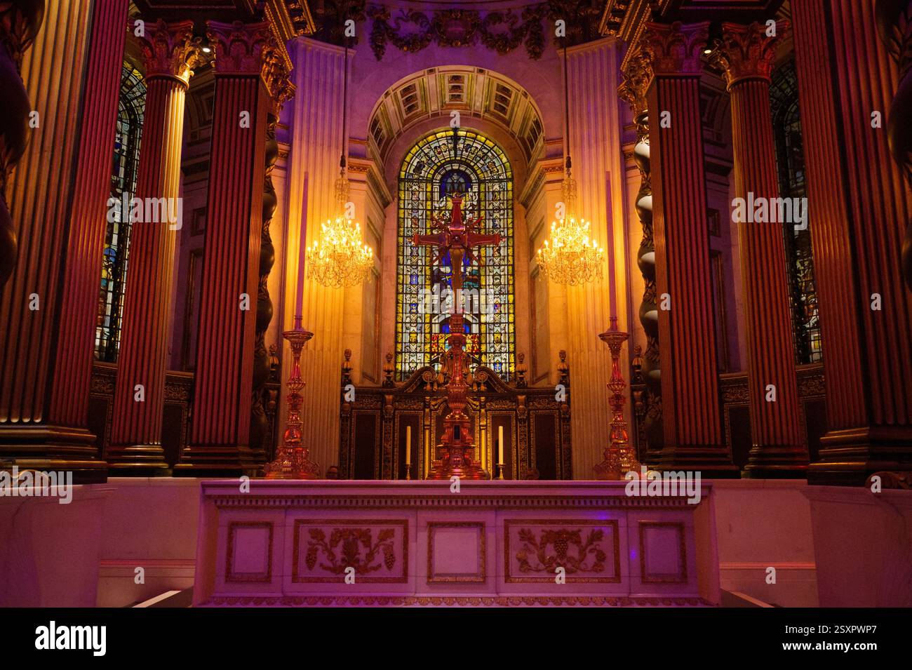 Luminous light installation The High Altar inside St. Paul's Cathedral ...
