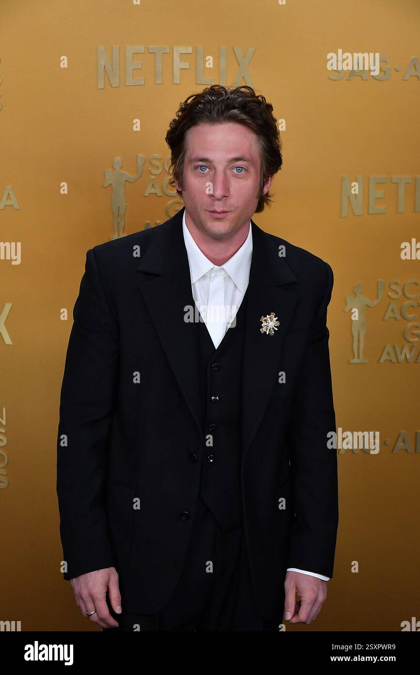 Jeremy Allen White attends the 31st Annual Screen Actors Guild Awards ...