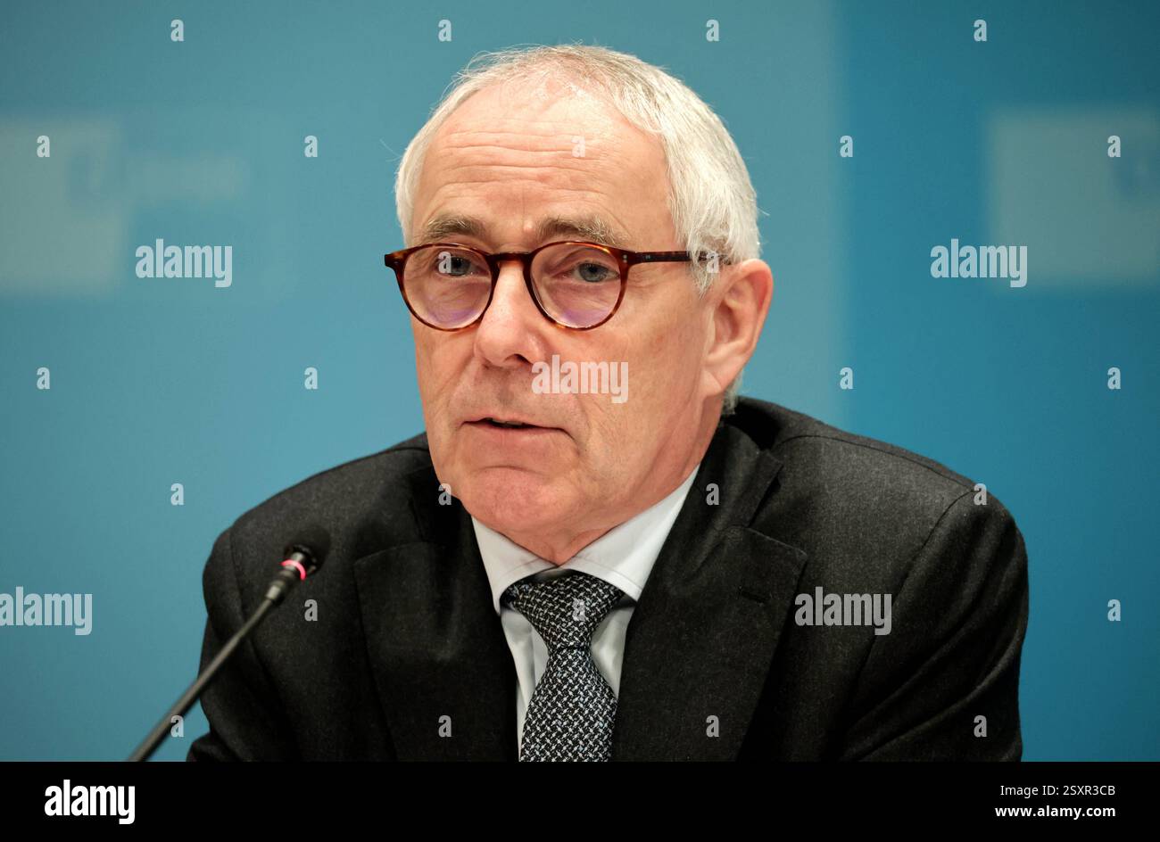 Peter Adrian, Praesident DIHK, PK zu - IHK-Unternehmensbarometer 2025 ...