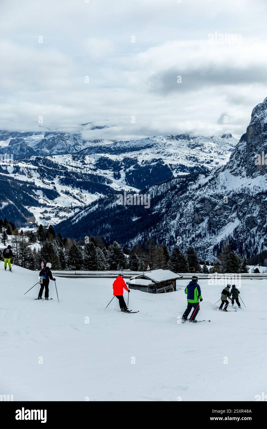 Up to the Grödner Joch mountain pass between Wolkenstein and Corvar ...