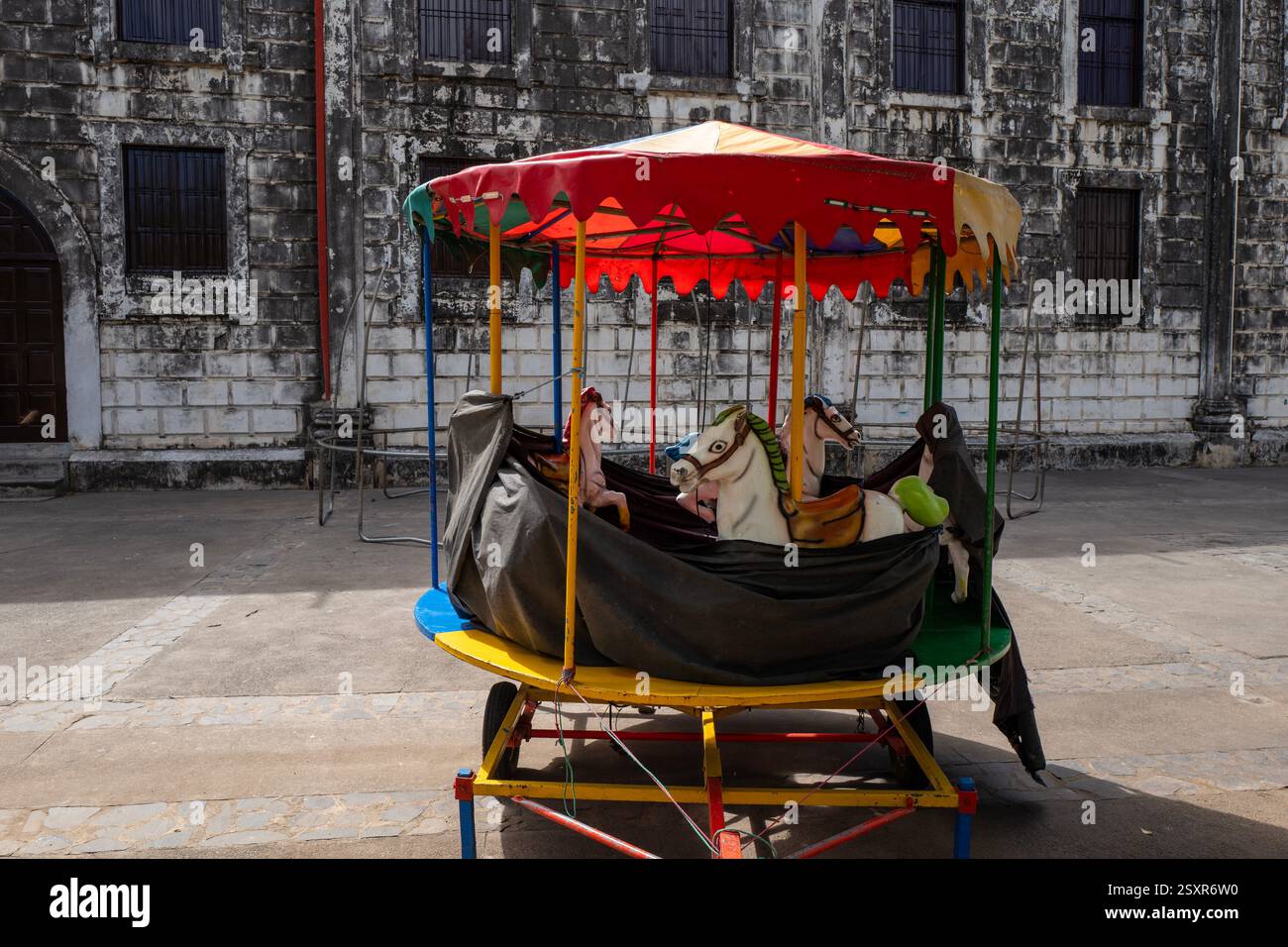 Chidlren's fun fair ride in the Parque Central Leon, Nicaragua Stock ...