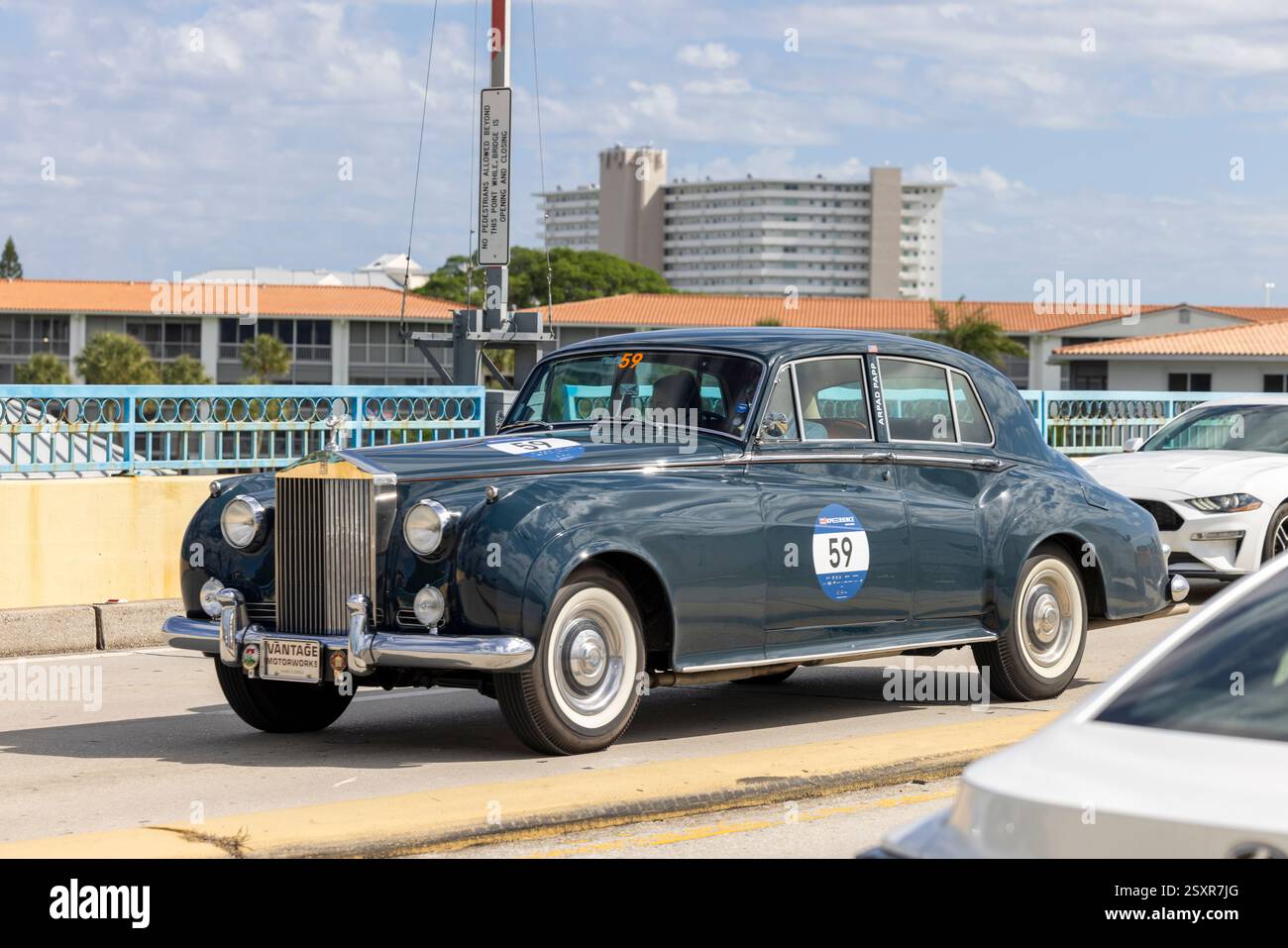 A Rolls Royce Silver Cloud takes part in the 1000 Miglia Experience USA ...