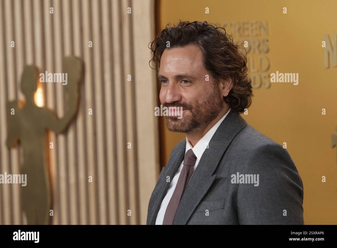 Edgar Ramírez attends the 31st Annual Screen Actors Guild Awards at ...