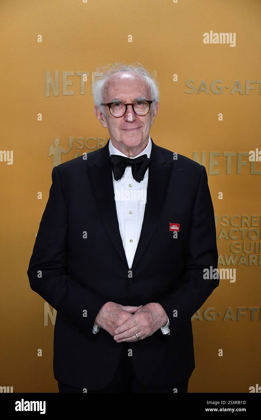 Jonathan Pryce attends the 31st Annual Screen Actors Guild Awards at ...