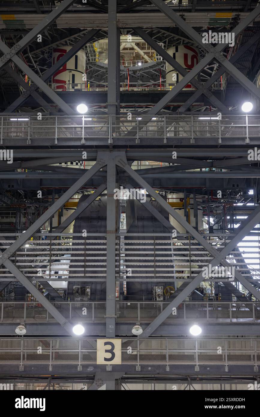 Verticle assembly building hi-res stock photography and images - Alamy