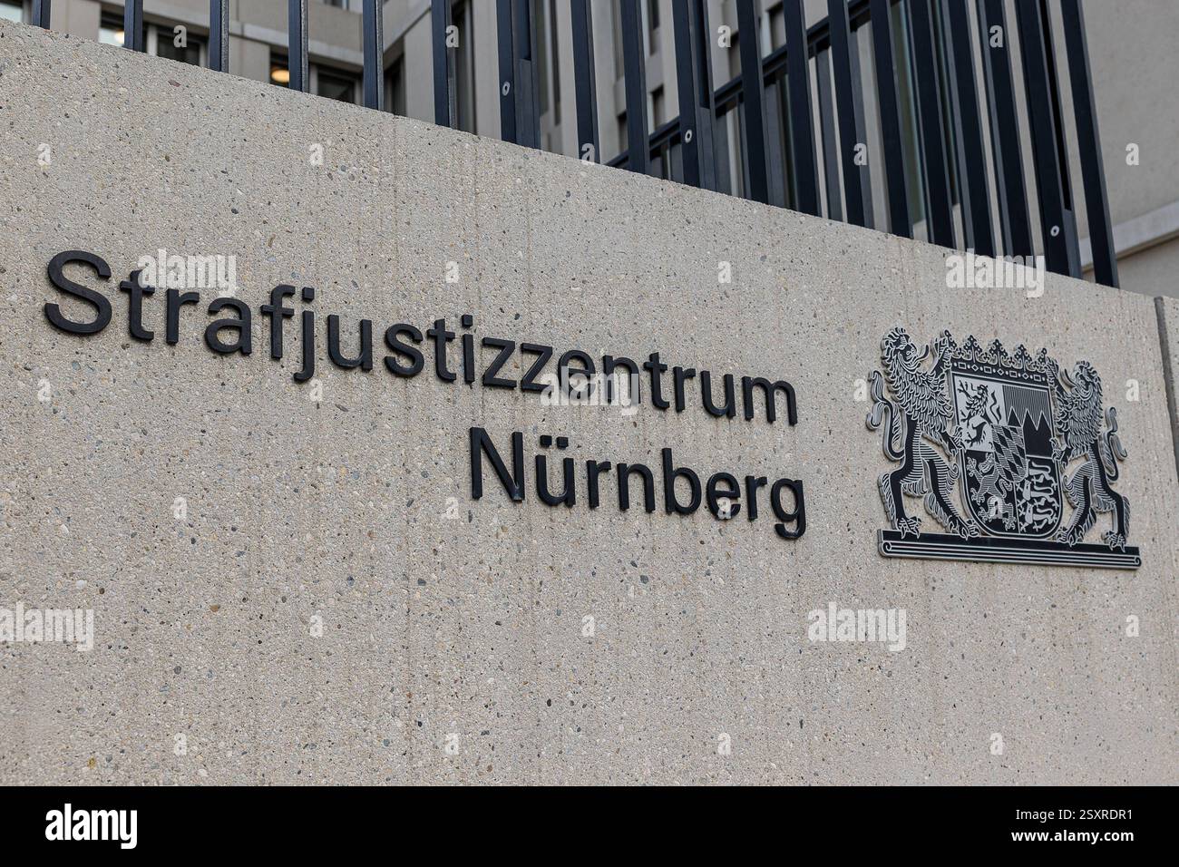 Justizzentrum, Nürnberg, 24.02.2025 Schriftzug Strafjustizzentrum ...