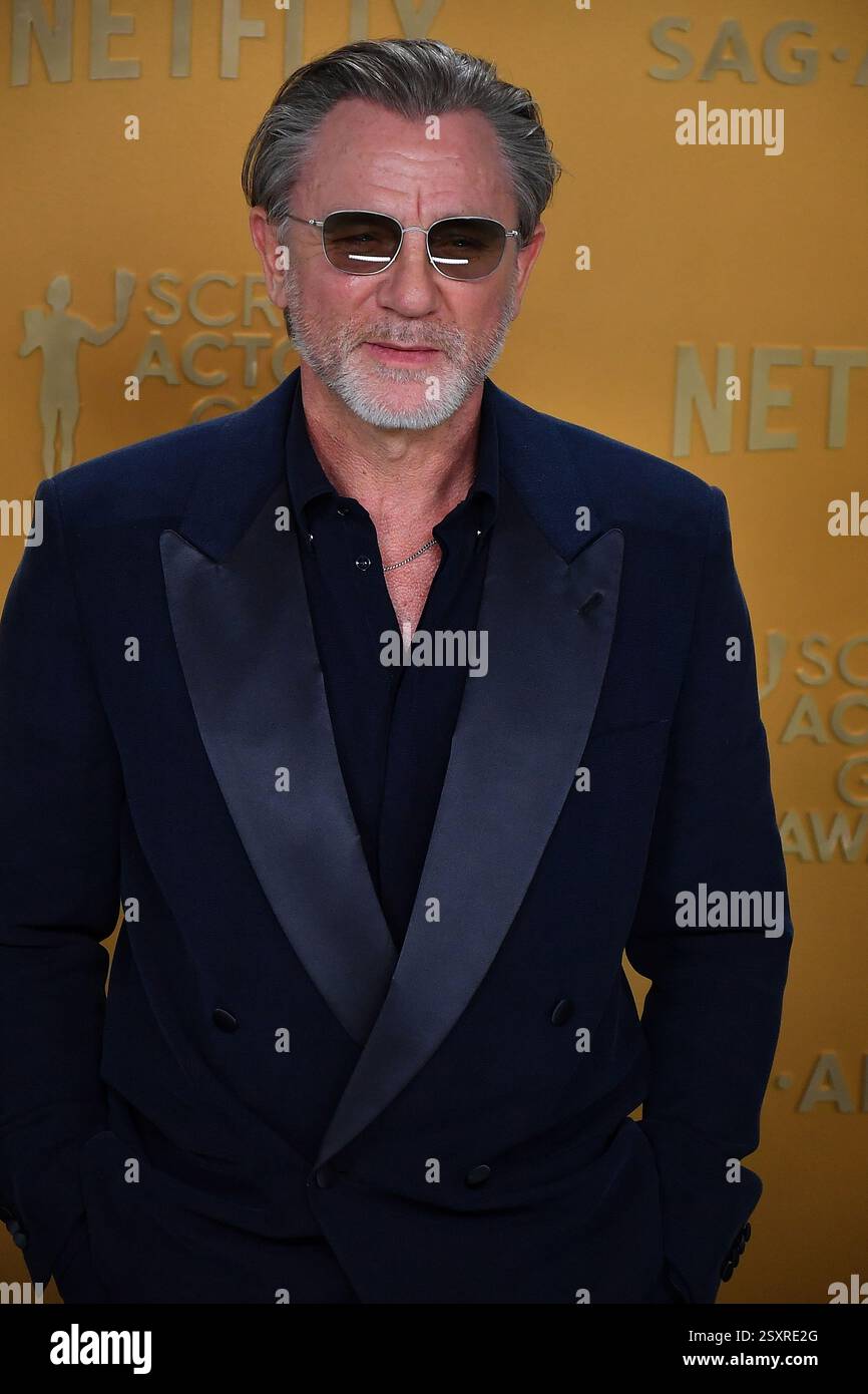 Daniel Craig attends the 31st Annual Screen Actors Guild Awards at ...