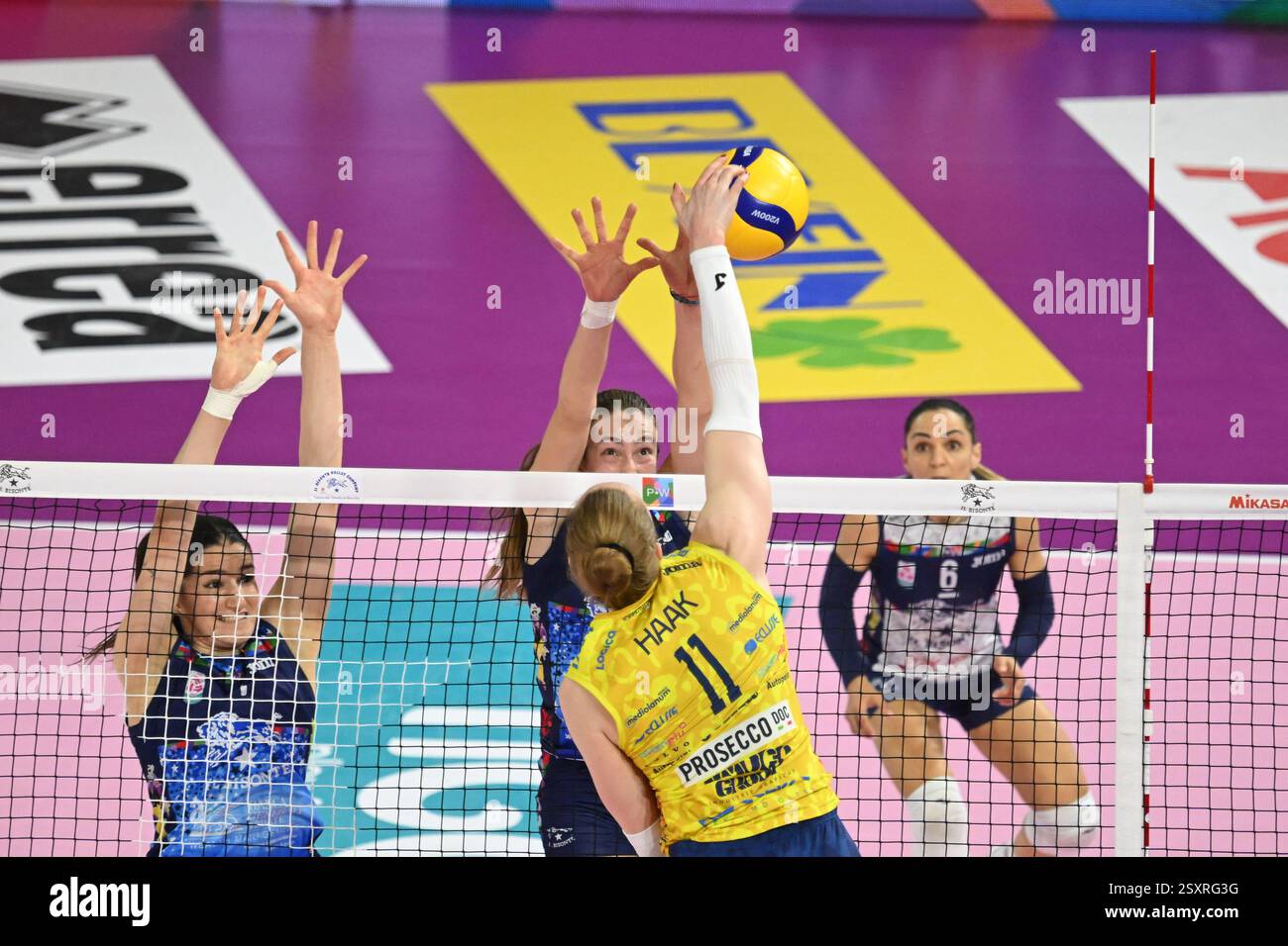 Isabelle Haak (Imoco Conegliano) vs Il Bisonte block during Il Bisonte ...