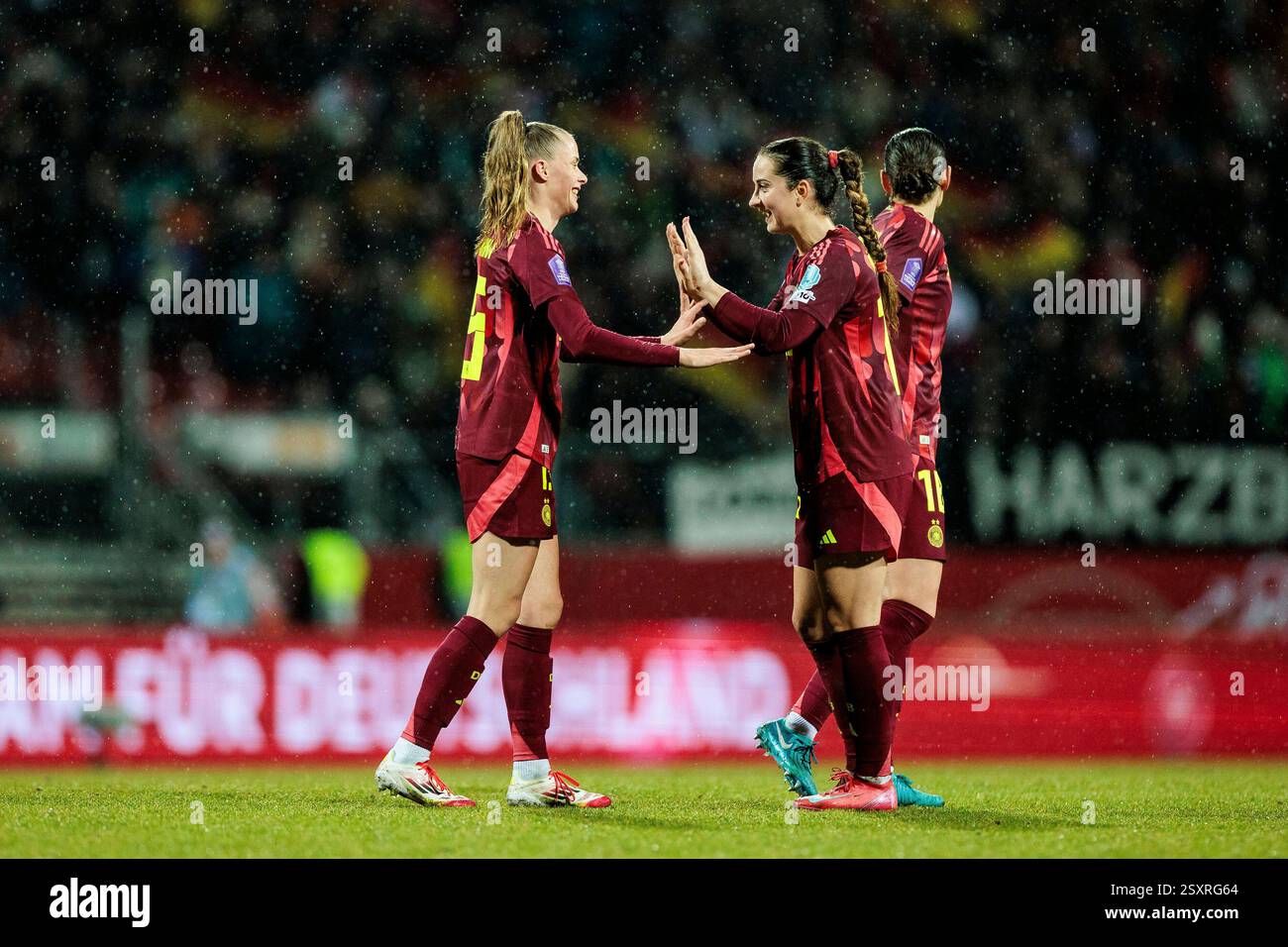Vivien Endemann (Deutschland, 15) und Sara D?britz (Deutschland, 13 ...