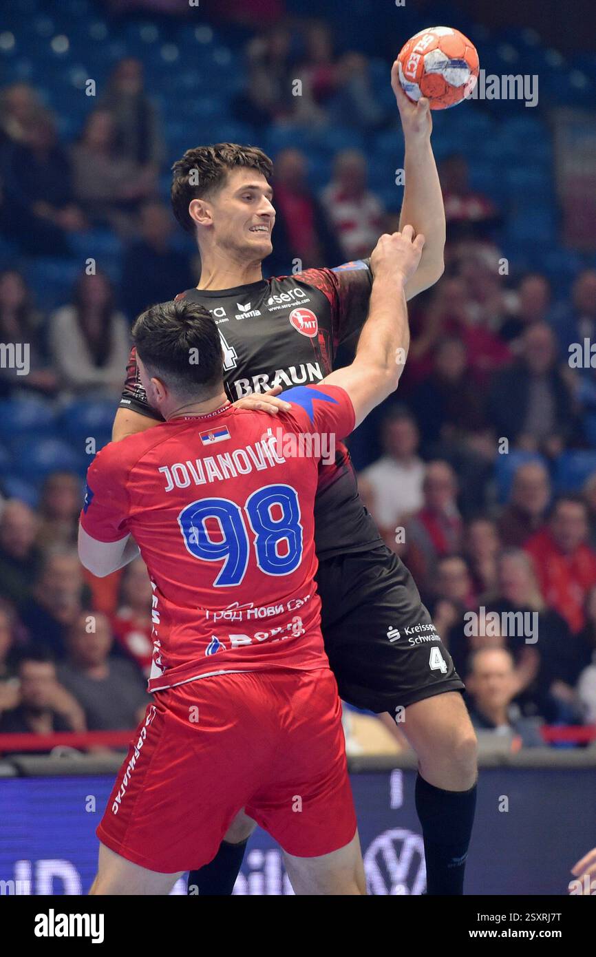 Nikolaj Enderleit (MT Melsungen #4) (am Ball), Milan Jovanovic (RK Vojvodina, #98), GER, MT ...