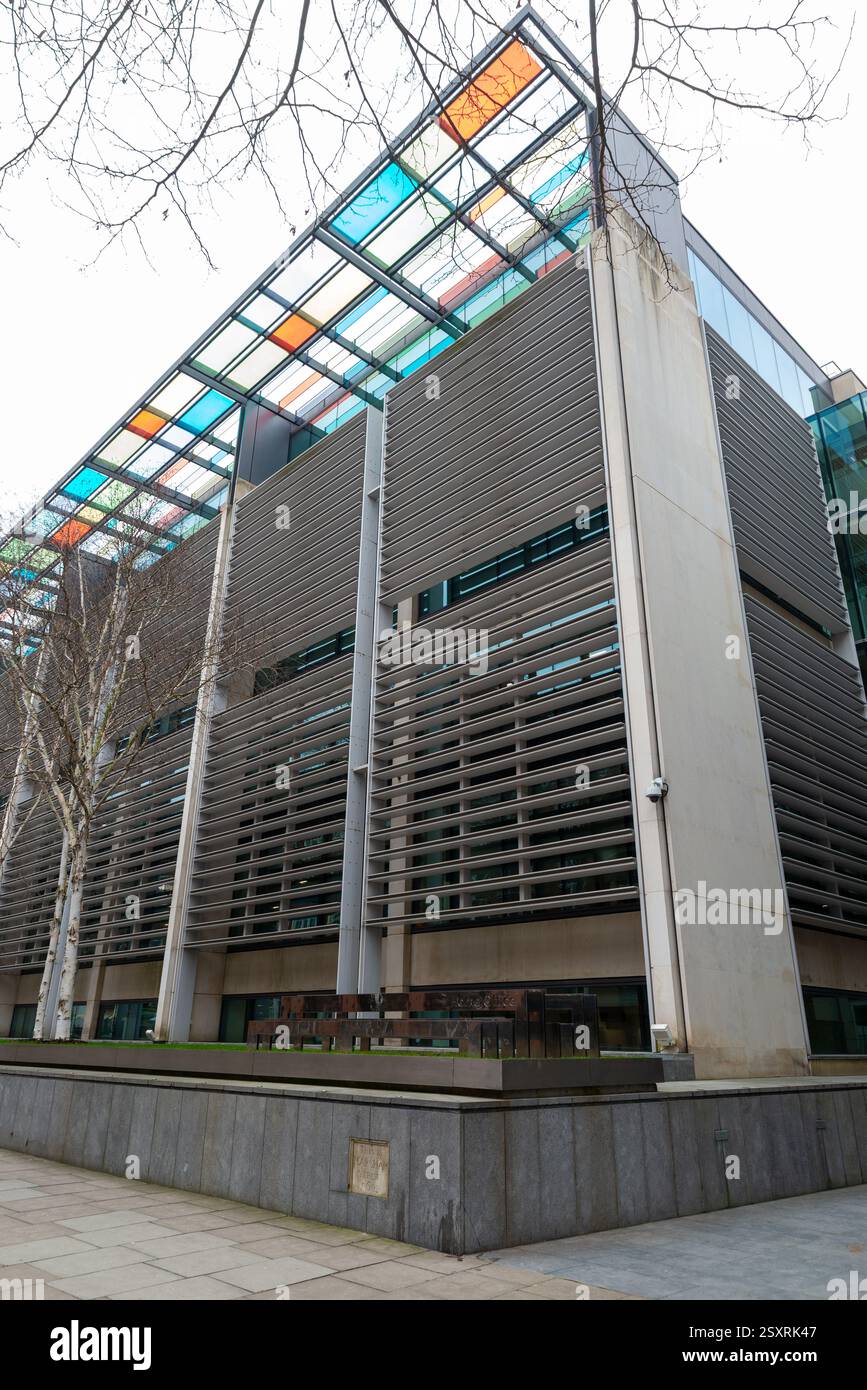 Home Office sign. 2 Marsham Street office building in the City of ...