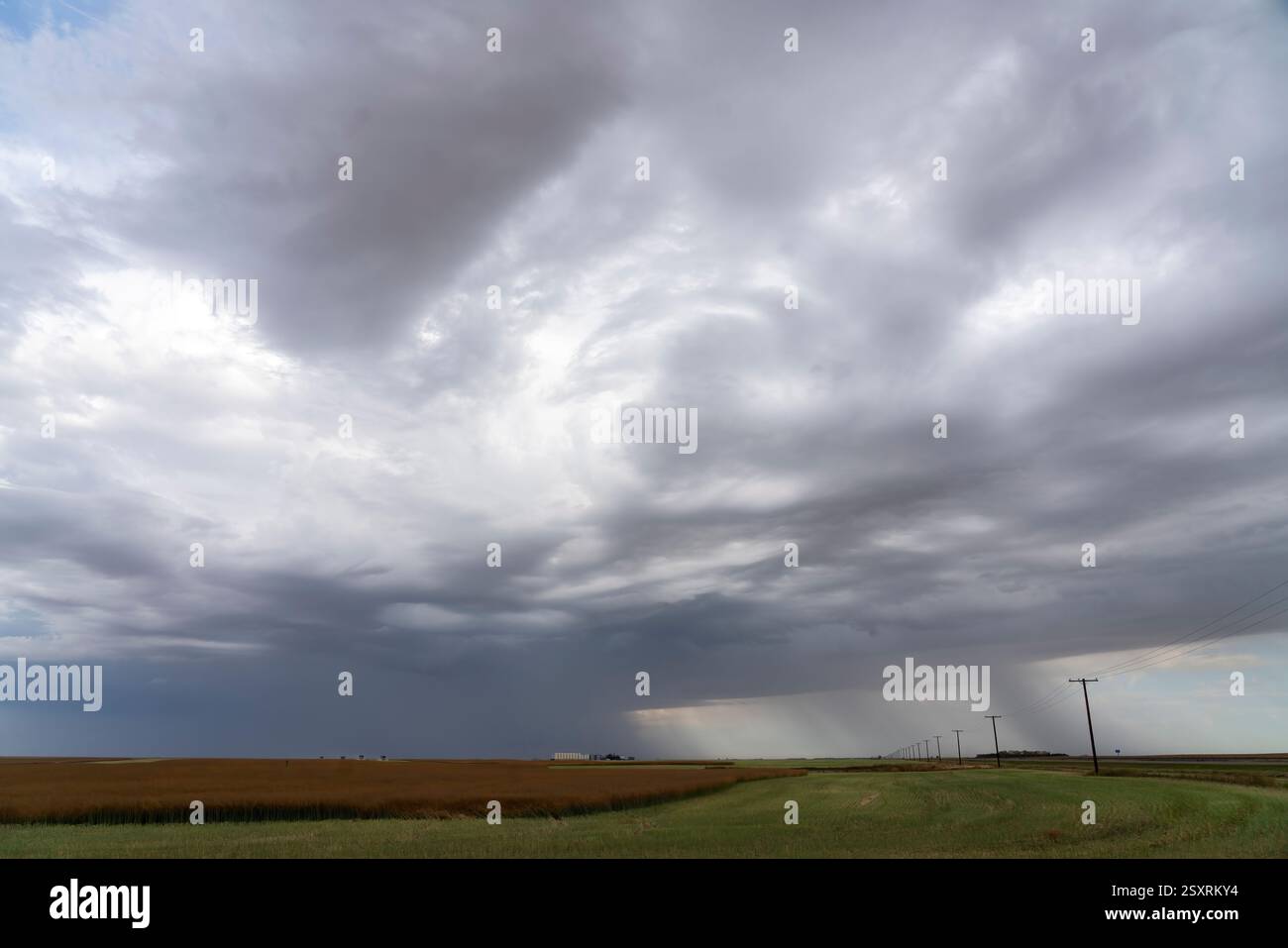 Cumulus clouds over prairie hi-res stock photography and images - Alamy