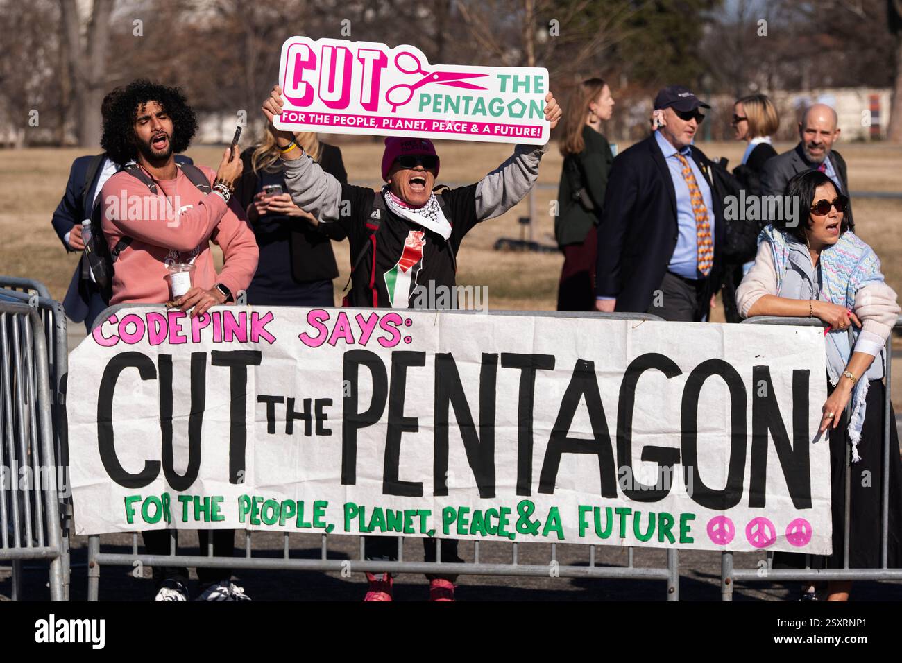 Protesters heckle during a Department of Government Efficiency( DOGE ...