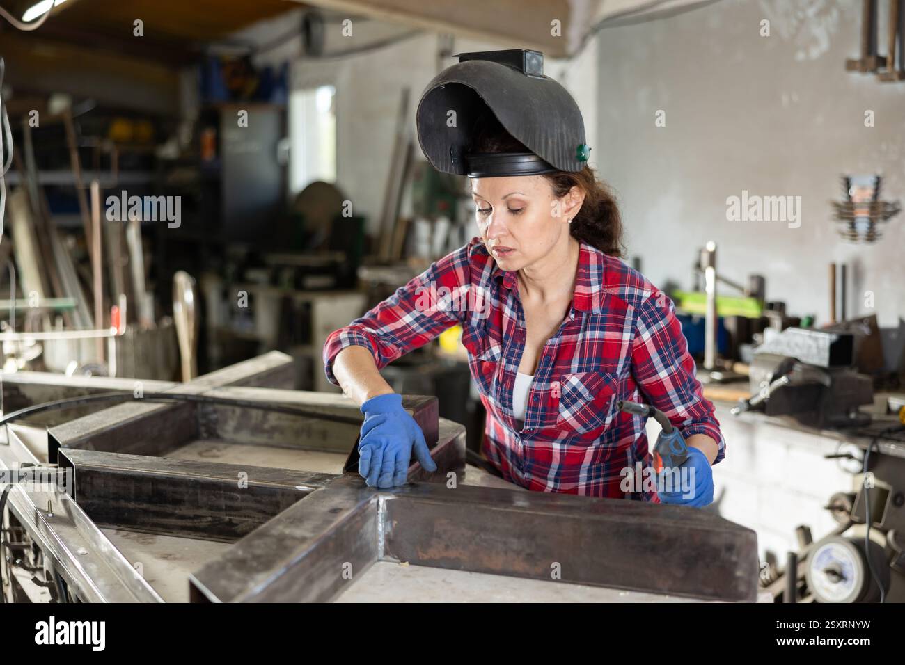 Female worker welding metal plant hi-res stock photography and images ...