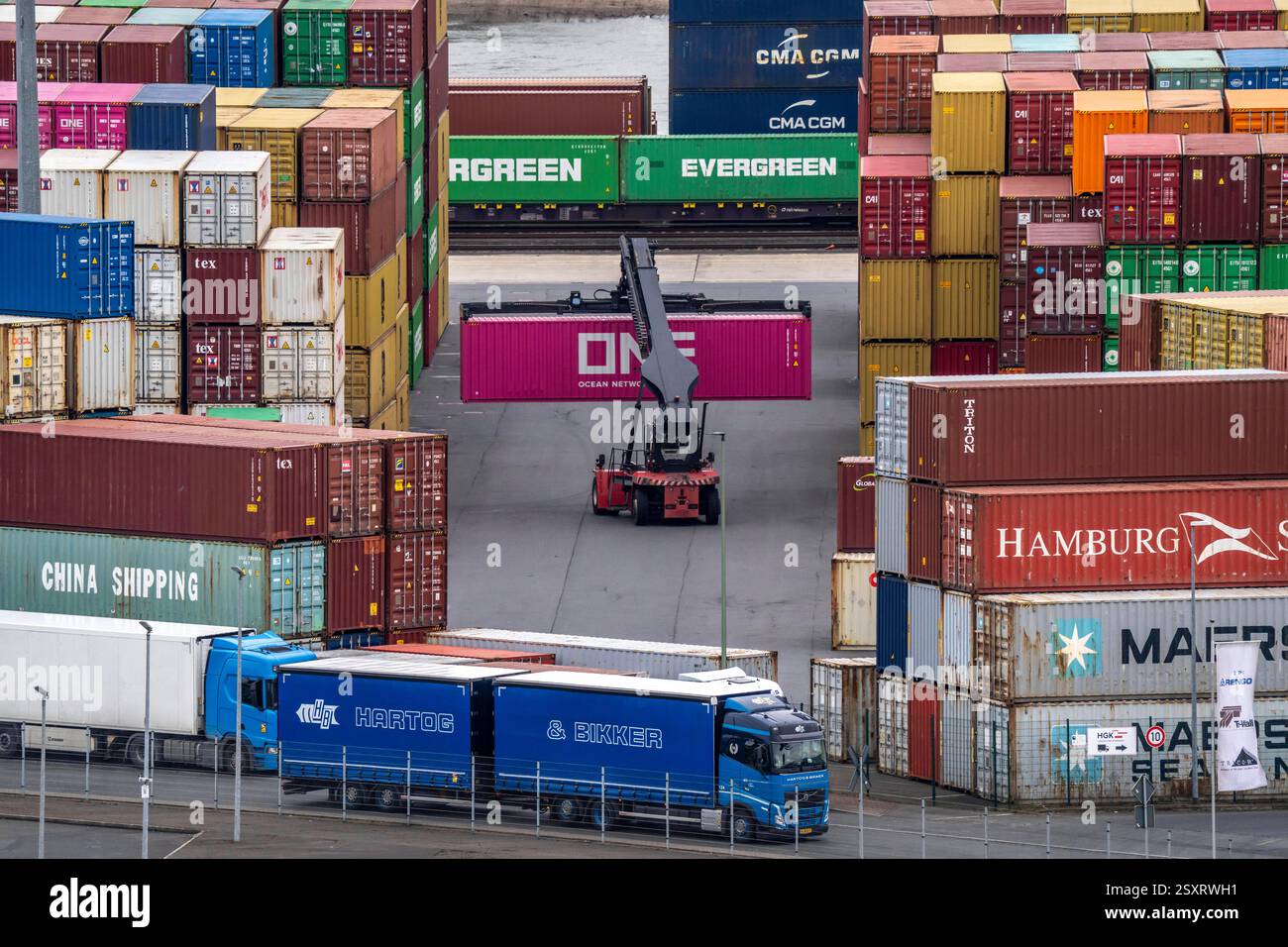 Duisburg Container Terminal Logport 2, Gateway-West-Terminal, am Rhein ...