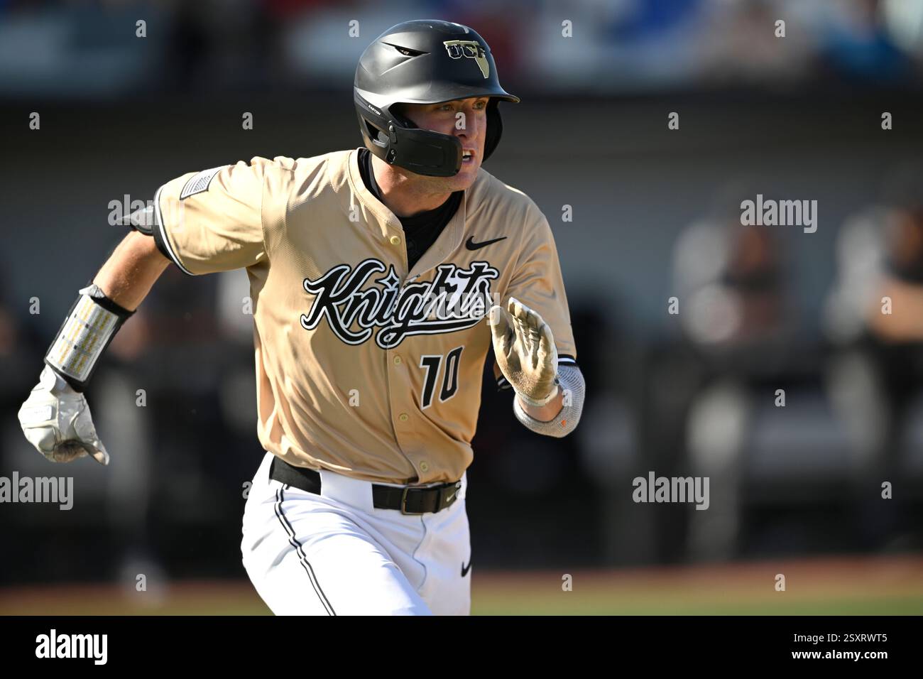 Central Florida's Chase Krewson (10) runs during an NCAA college ...