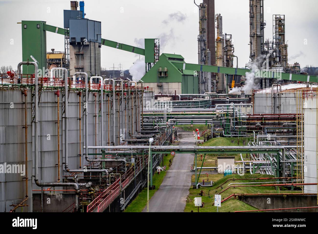Raffinerie, Tanklager für Mineralölprodukte der Ruhr Oel GmbH, BP ...