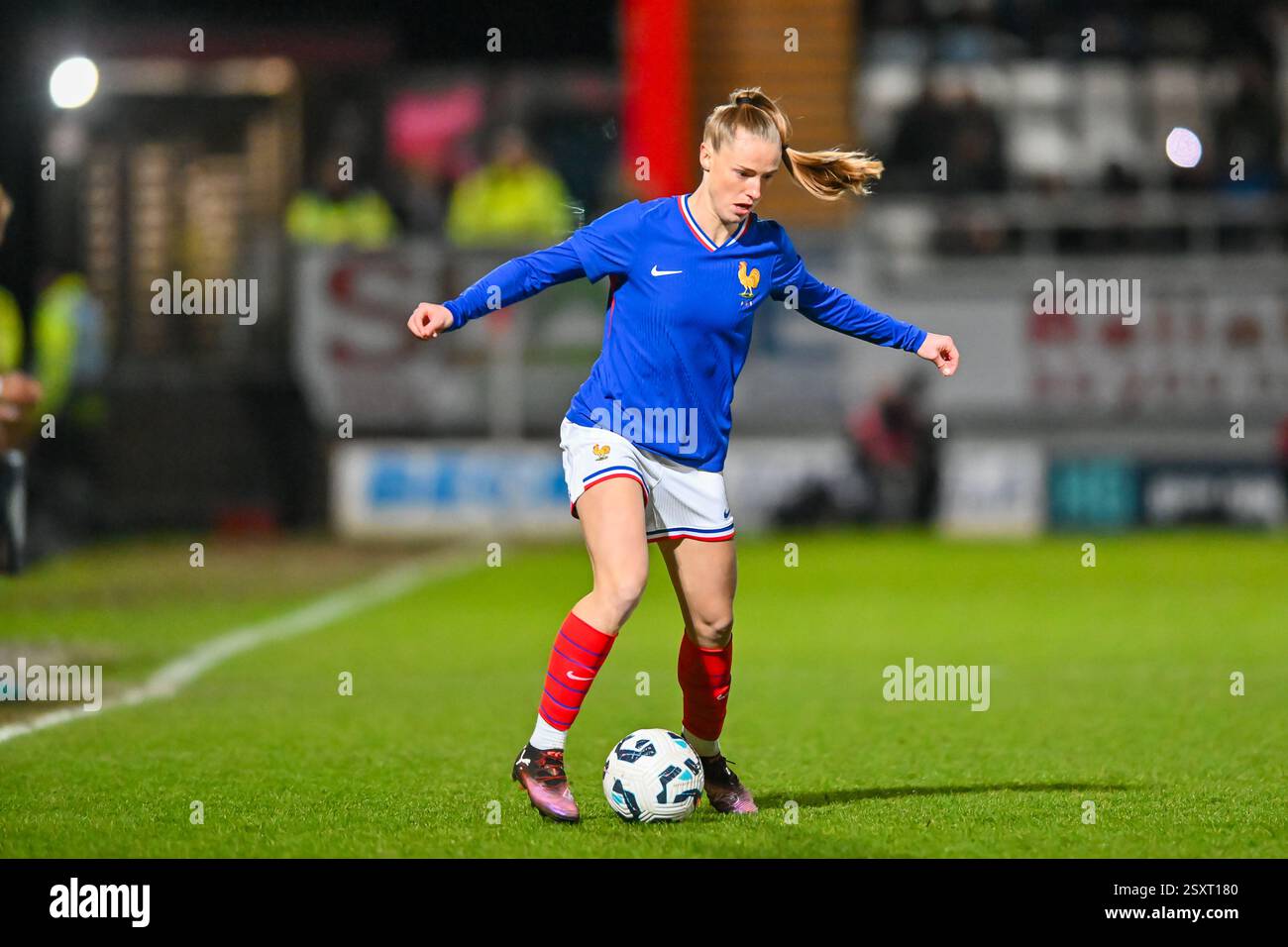 Jade Le Guilly (3 France) controls the ball during the National Team ...