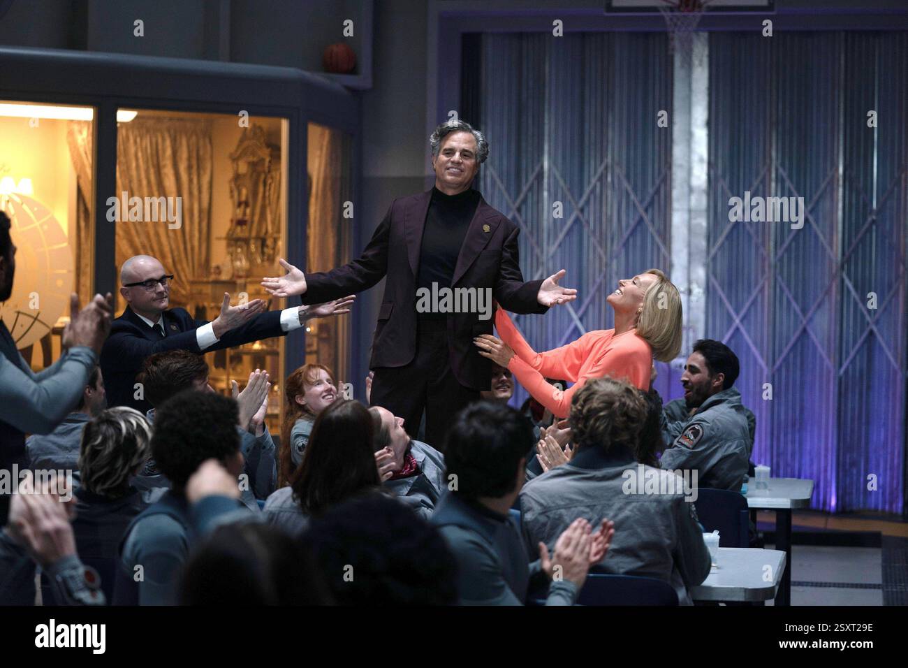 MICKEY 17, Mark Ruffalo (center); Toni Collette (right), 2025. ph ...