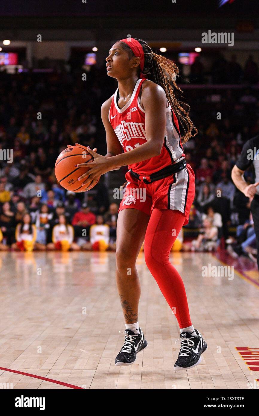 LOS ANGELES, CA - FEBRUARY 08: Ohio State Buckeyes guard Chance Gray ...