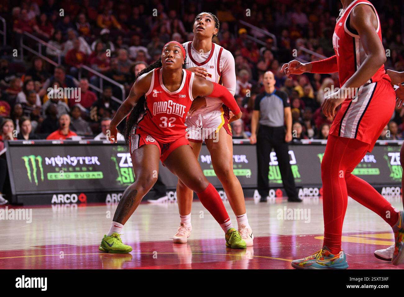 LOS ANGELES, CA - FEBRUARY 08: Ohio State Buckeyes forward Cotie ...