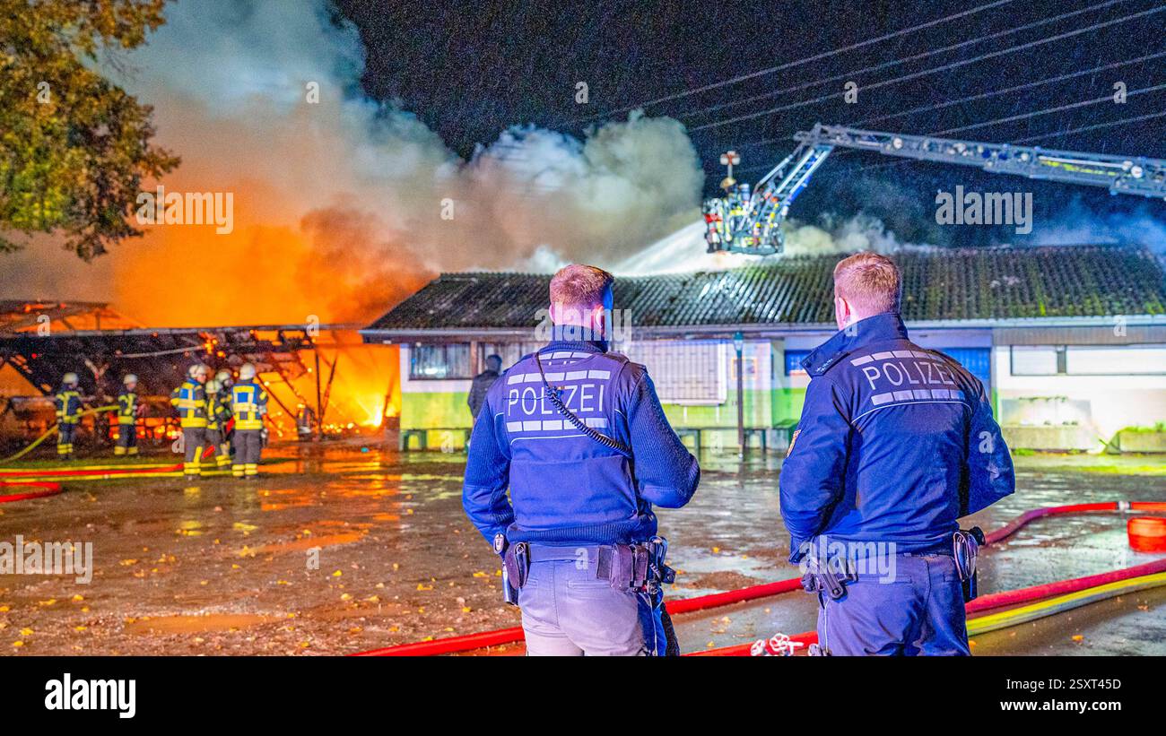 Aussagekräftige Symbolfotos zum Thema Blaulicht: Polizei und ...