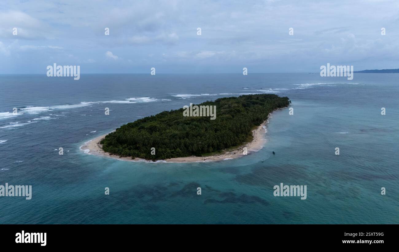Aerial view of white waves coming to Cayo Zapatilla shore. Bocas del ...