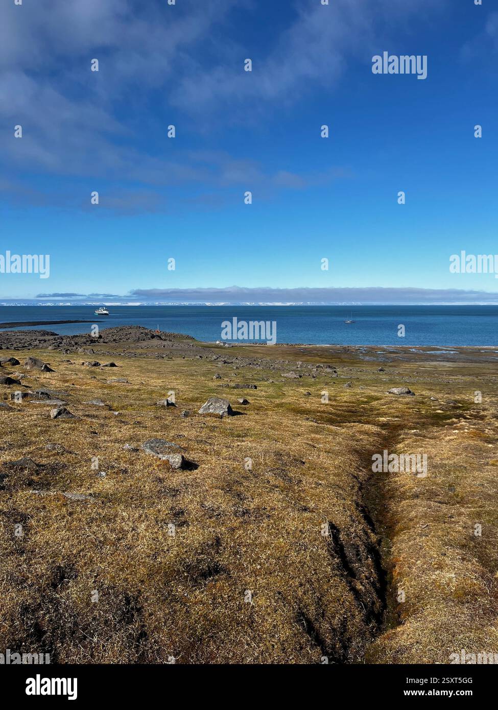 Kapp Lee, Svalbard, Arctic, summer, sunny, Barents Sea, coastline ...