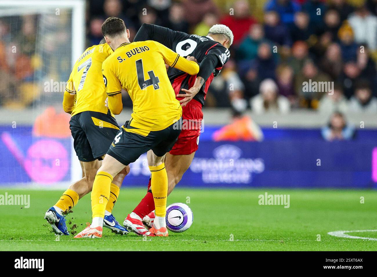 #9, Rodrigo Muniz of Fulham holds off #7, Andr & #4, Santiago Bueno of ...