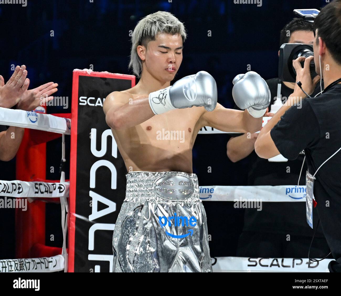 Tenshin Nasukawa Japan before the non-title, 10-round boxing match at ...