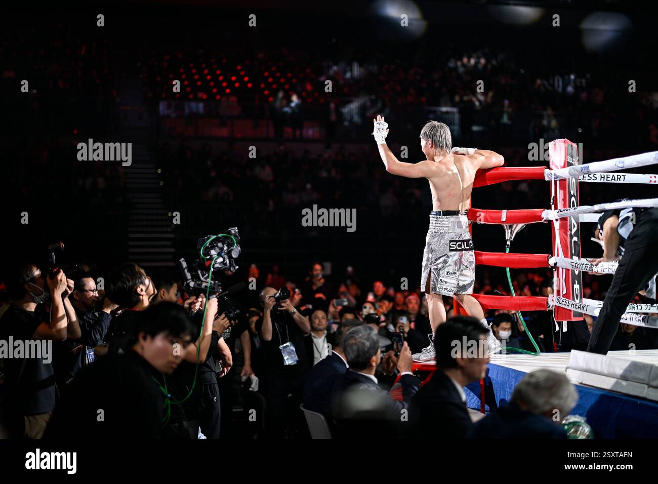 Tenshin Nasukawa Japan won the non-title, 10-round boxing match at the ...