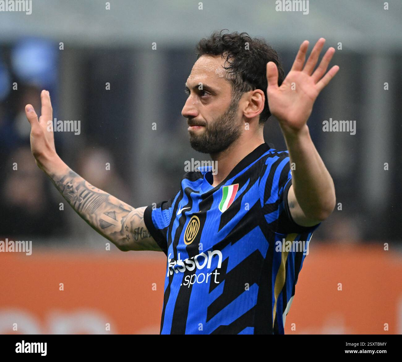 Milan, Italy. 25th Feb, 2025. Inter Milan's Hakan Calhanoglu celebrates ...