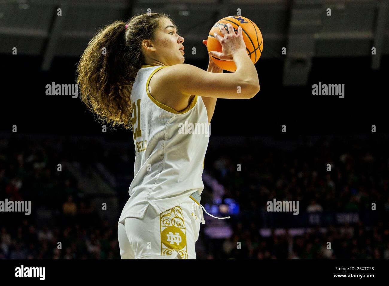 Notre Dame forward Maddy Westbeld (21) shoots during the first half of ...