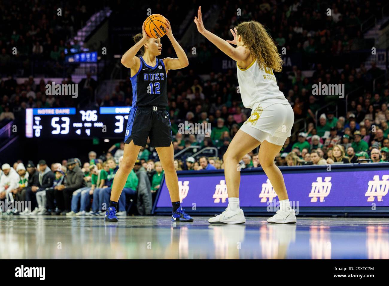 Duke forward Delaney Thomas (12) looks to pass as Notre Dame forward ...
