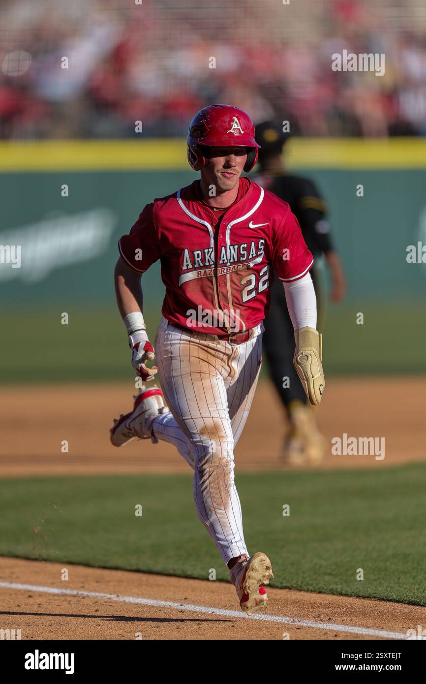 February 25, 2025: Razorback base runner Logan Maxwell (22) comes down ...