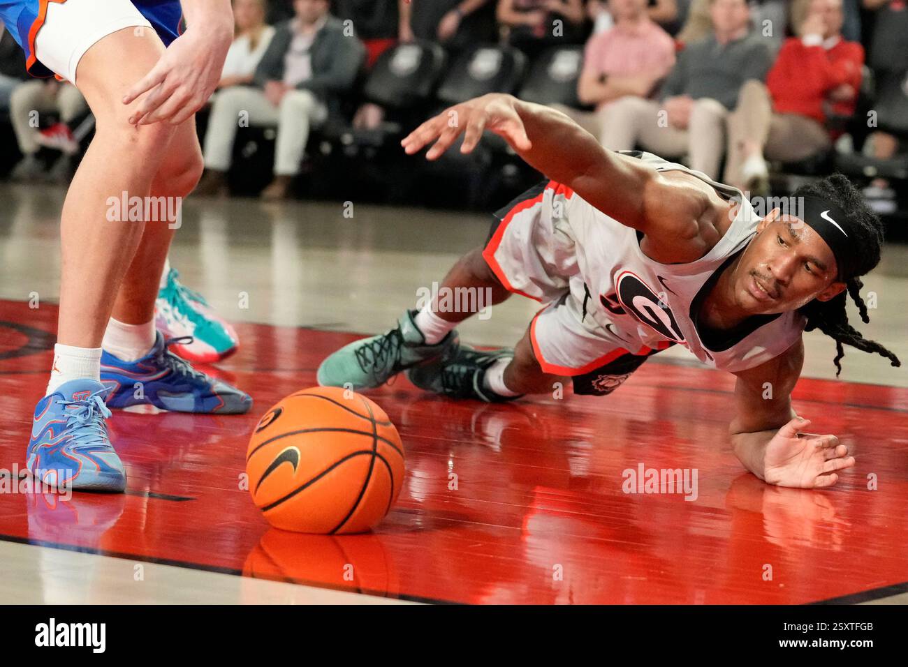 Georgia guard Silas Demary Jr. (5) dives for the ball against Florida ...