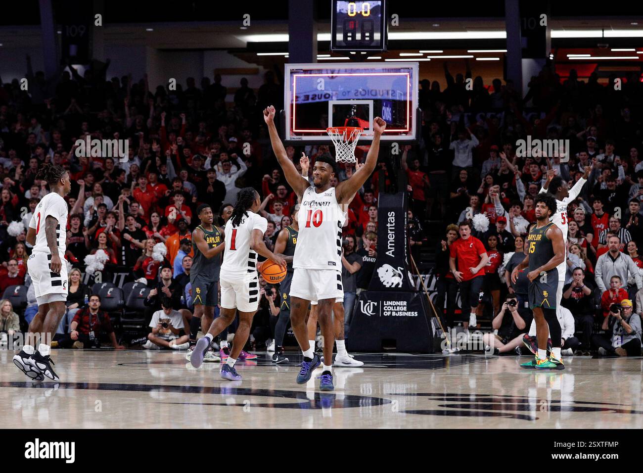 CINCINNATI, OH - FEBRUARY 25: Cincinnati Bearcats guard Josh Reed (10 ...