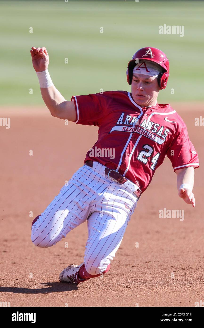 February 25, 2025: Hogs baserunner Charles Davalan (24) begins his ...
