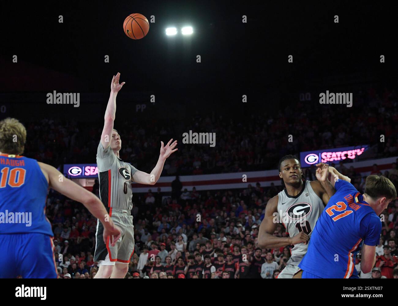 ATHENS, GA - FEBRUARY 25: Georgia Bulldogs guard Blue Cain (0) shoots ...