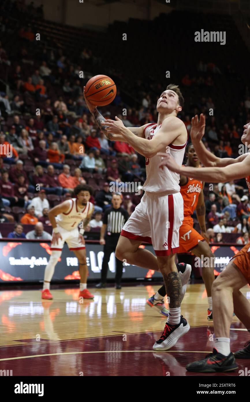 February 25, 2025: Louisville Cardinals guard Reyne Smith (6) shoots ...