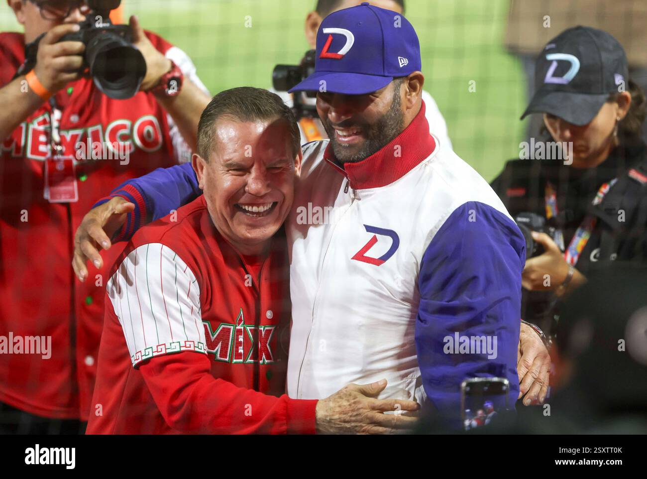 MEXICALI, MEXICO - FEBRUARY 7: Julio Cesar Chavez and Albert Pujols ...