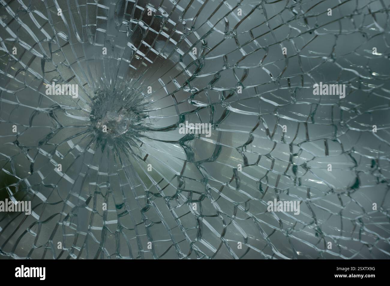 Radial cracking hi-res stock photography and images - Alamy