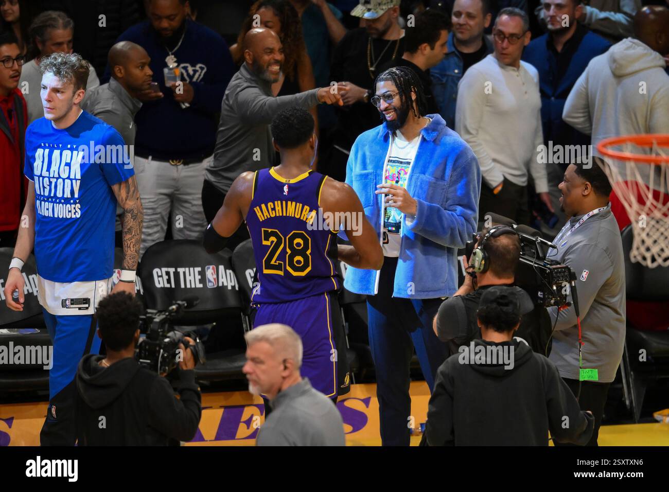 Los Angeles Lakers forward Rui Hachimura (28) speaks with Dallas ...