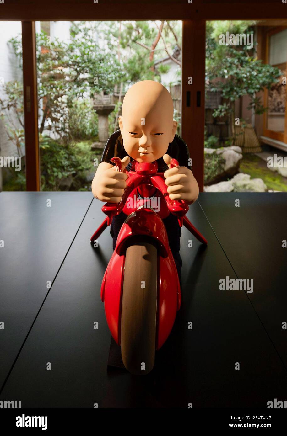 Photo shows a porcelain work from Shigeki Hayashi's "00" series on ...