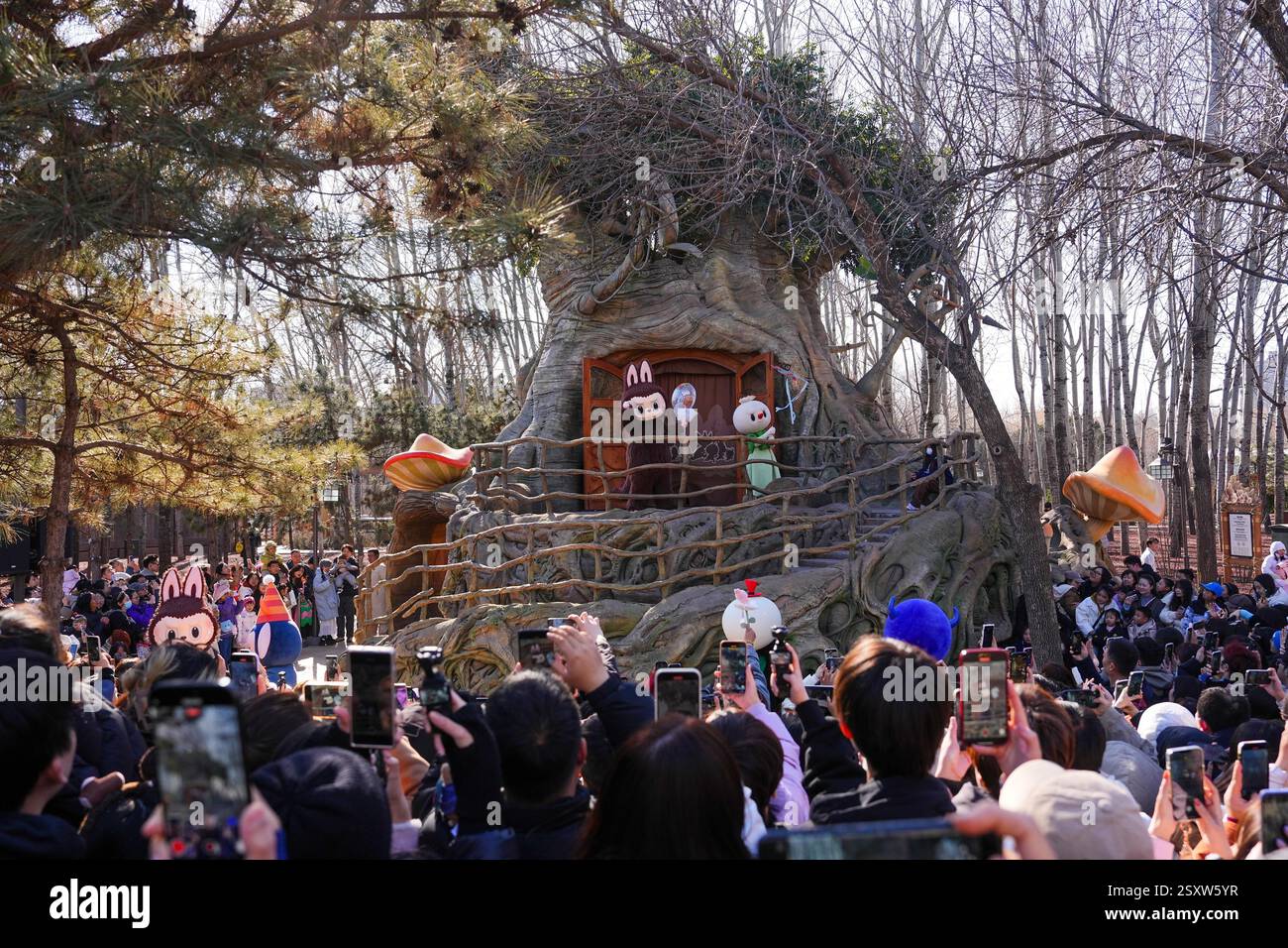 **CHINESE MAINLAND, HONG KONG, MACAU AND TAIWAN OUT** Tourists visit ...